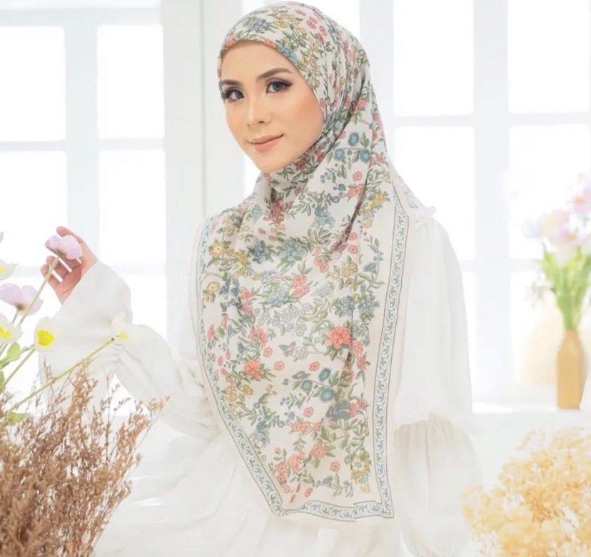 Adeline Hijab, Women's Fashion, Muslimah Fashion, Hijabs on Carousell
