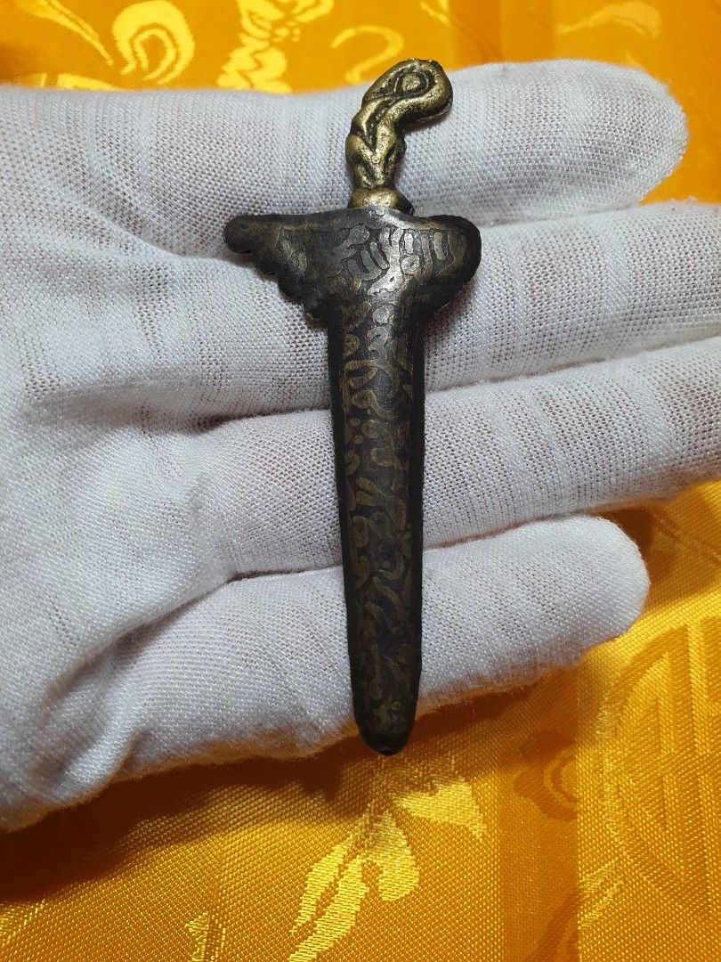 Antique keris besi kuning, Hobbies & Toys, Memorabilia & Collectibles ...