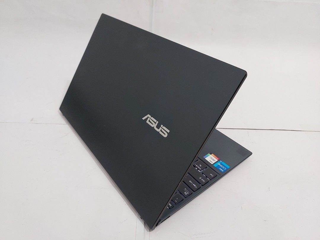 ASUS ZenBook 13 OLED Core i5-1135G7 @ 2.4GHz, 8GB DDR4 Ram, 512GB SSD ...