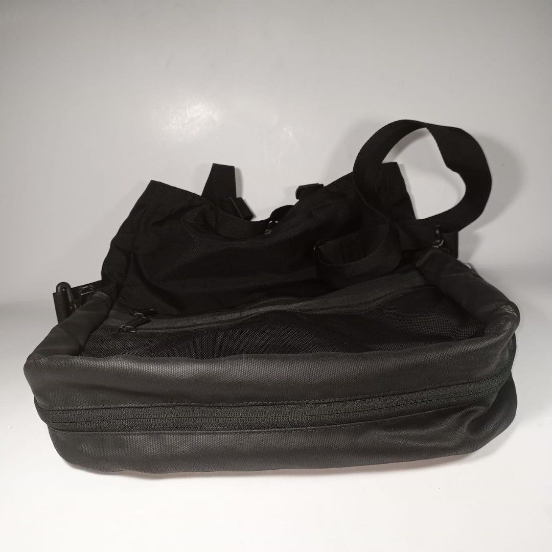 Bodypack original Sling man bag, Fesyen Pria, Tas & Dompet , Tas ...