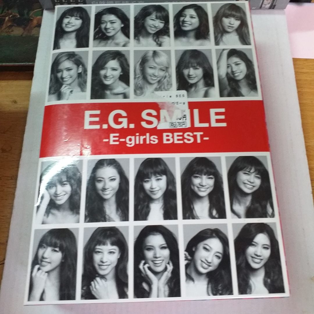 日本個性女團E-girls 2CD+3DVD精選SMILE BEST書籍 寫真歌本頗新, 書籍、休閒與玩具, 樂器、音樂相關, CD、DVD在旋轉拍賣