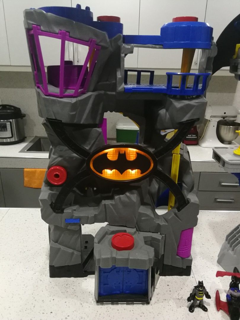 Imaginex batman tower batcave, Hobbies & Toys, Toys & Games on Carousell