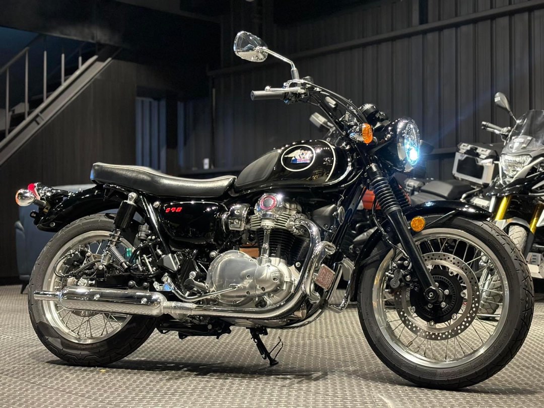 Kawasaki W800 K3 Meguro 川崎復古紳士坐騎🔥🔥🔥, 機車, 重機在旋轉拍賣