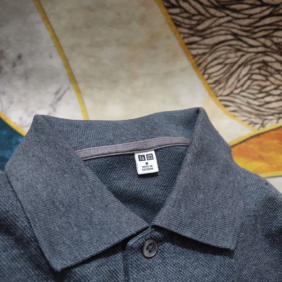 UNIQLO, Fesyen Pria, Pakaian , Atasan di Carousell