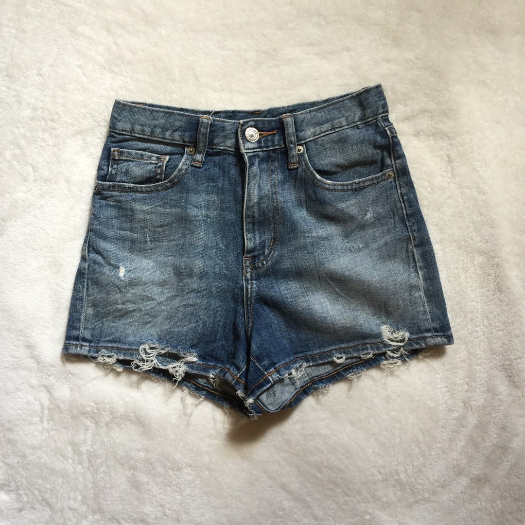 UNIQLO Highwaist Tattered Cleancut shorts Size 22-24, Women's Fashion ...
