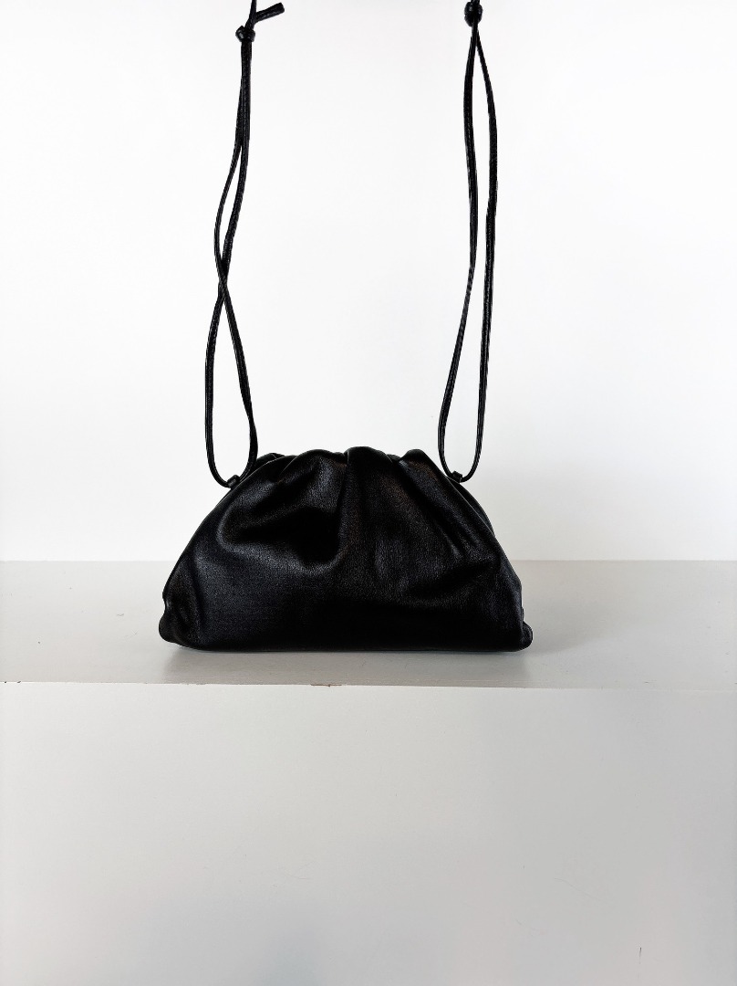 二手Bv Mini 雲朵包 經典黑, 名牌精品, 精品包與皮夾在旋轉拍賣