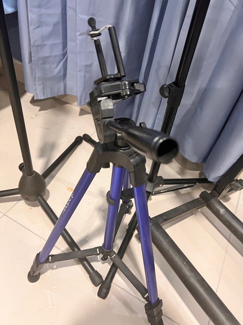 Guitar stand dan yang lain Rm150, Audio, Portable Music Players on ...