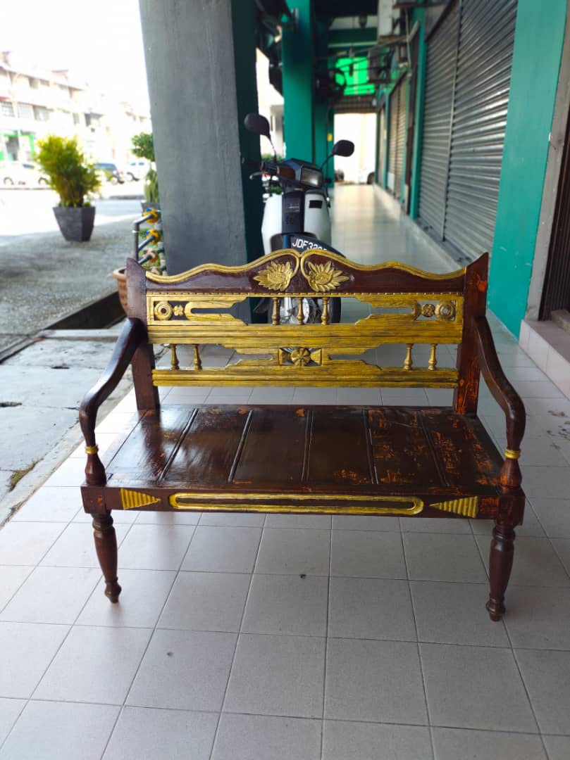 Kerusi antik, Furniture & Home Living, Furniture, Chairs on Carousell