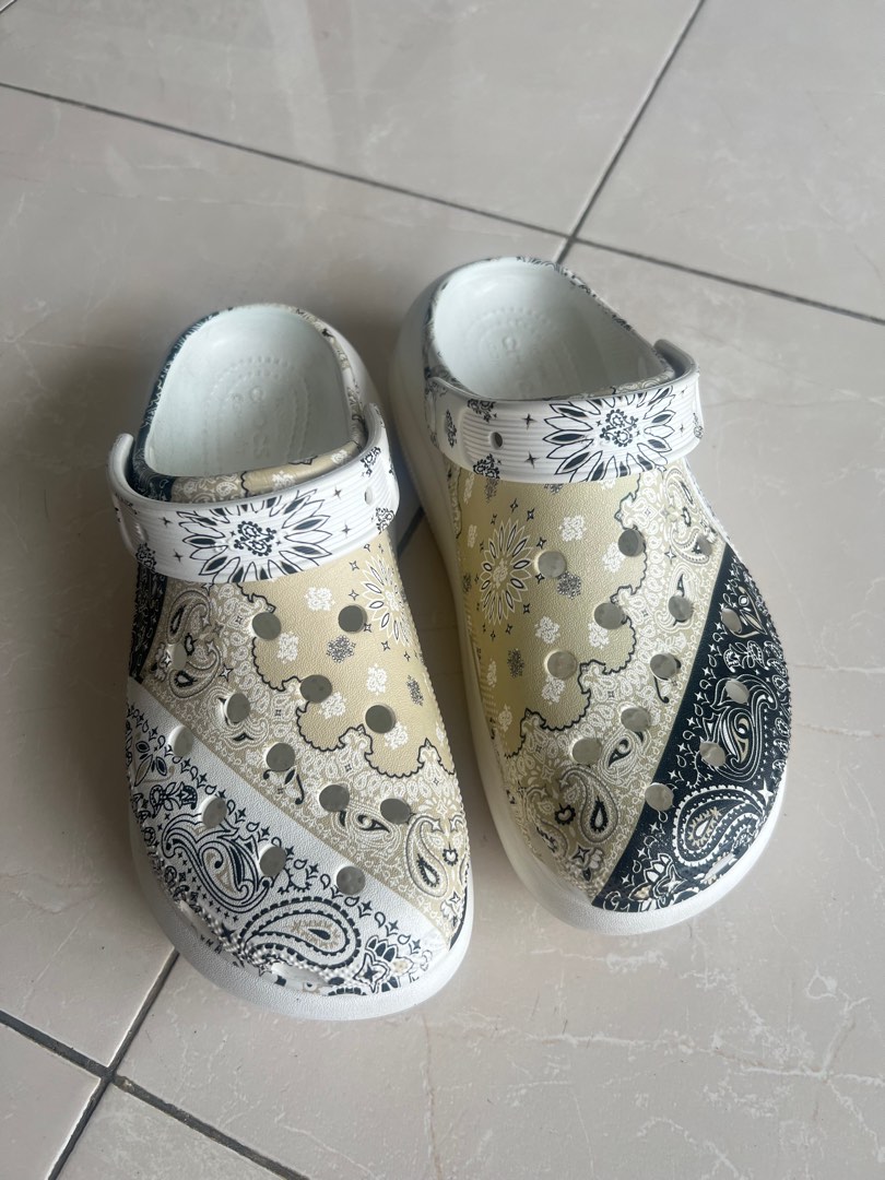 ORIGINAL CROCS Batik - Classic Crush Bandana Clog Paisley White Men ...