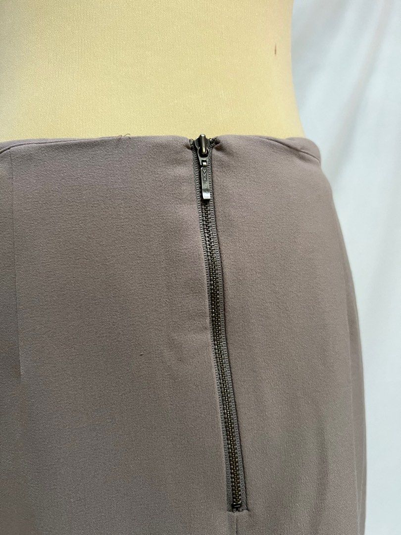 THE EXECUTIVE Rok Span Coklat, Fesyen Wanita, Pakaian Wanita, Gaun & Rok di Carousell