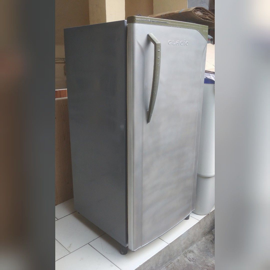Toshiba Glacio Kulkas Normal Dingin No Kendala Siap Pakai, Elektronik, Lainnya di Carousell