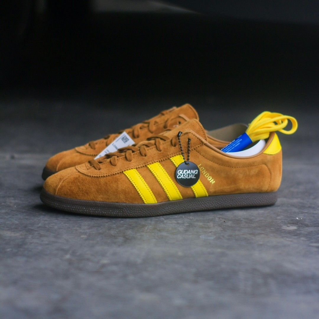 Adidas London Monopoly Pack, Fesyen Pria, Sepatu , Sneakers di Carousell