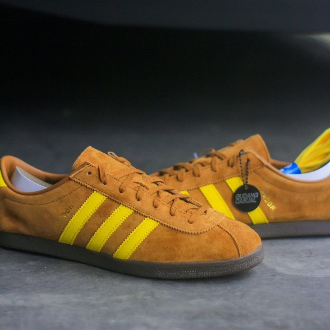 Adidas London Monopoly Pack, Fesyen Pria, Sepatu , Sneakers di Carousell