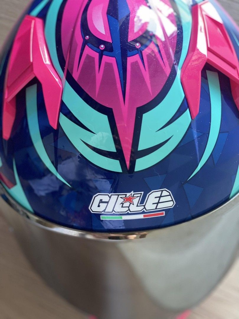 GILLE HELMET (3 WKS OLD PALANG), Motorbikes, Motorbike Parts ...