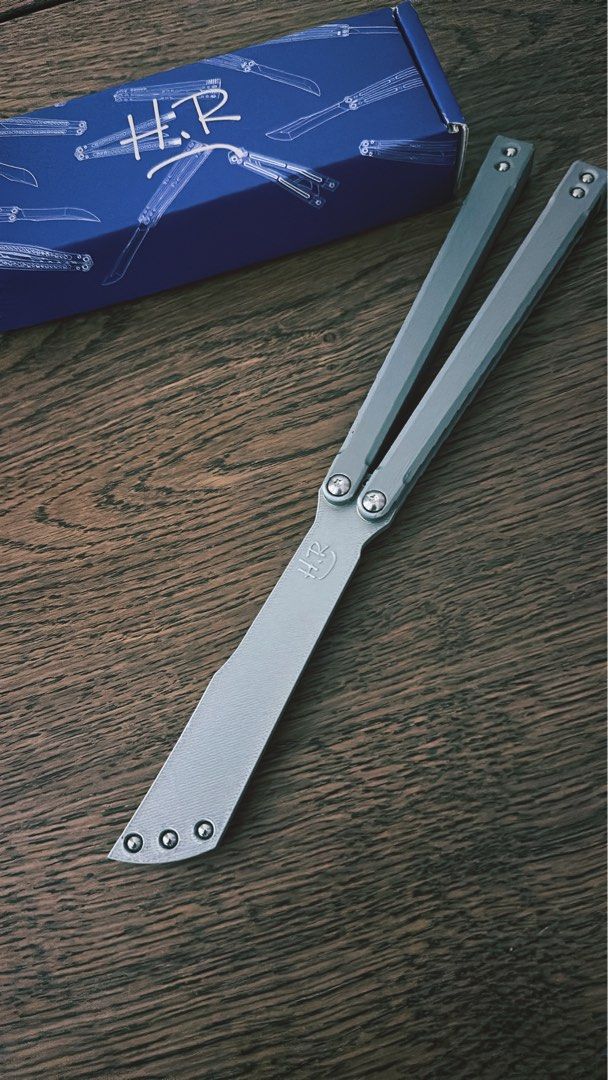 H.R工作室原創 蛟龍配重版 蝴蝶刀盒 Balisong Training Tools, 興趣及遊戲, 玩具 & 遊戲類 - Carousell