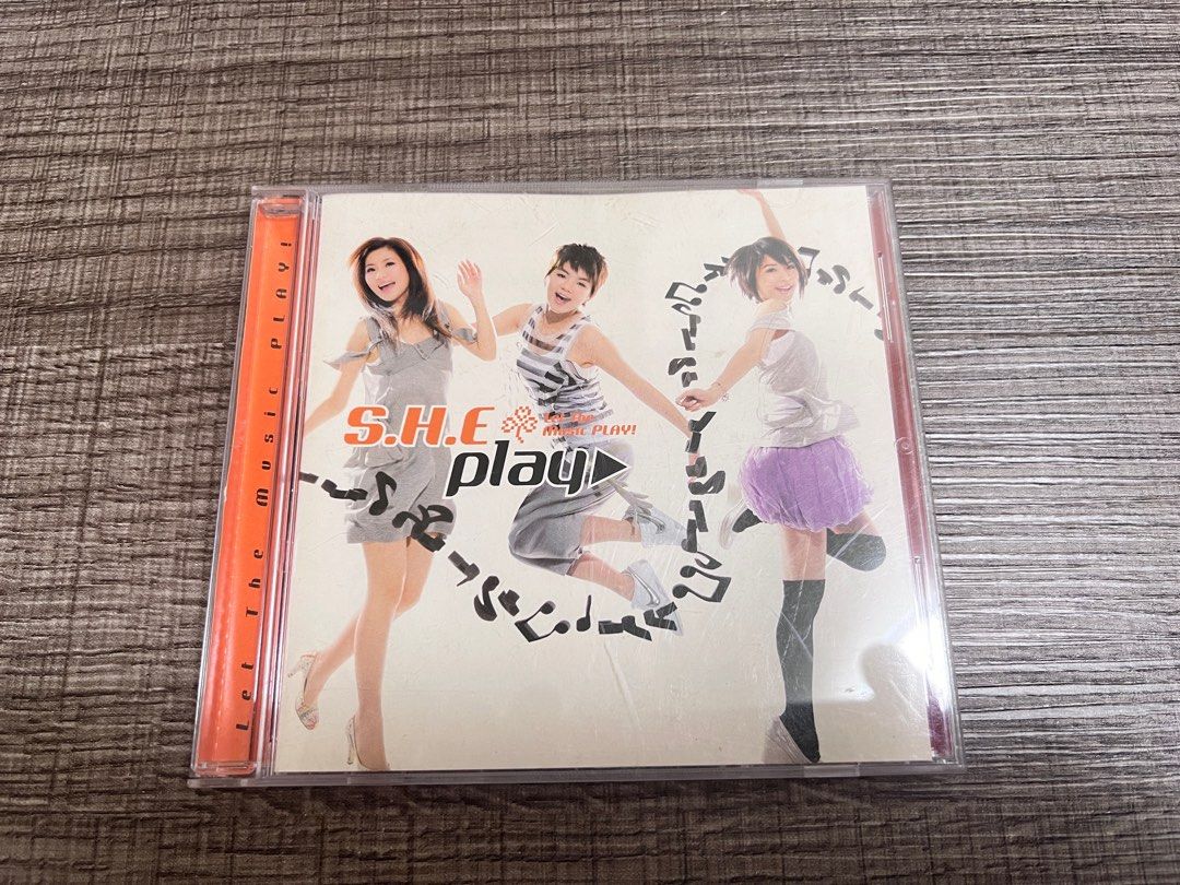 SHE Play 專輯 平裝版 香港版 Salina Hebe Ella, 書籍、休閒與玩具, 樂器、音樂相關, CD、DVD在旋轉拍賣