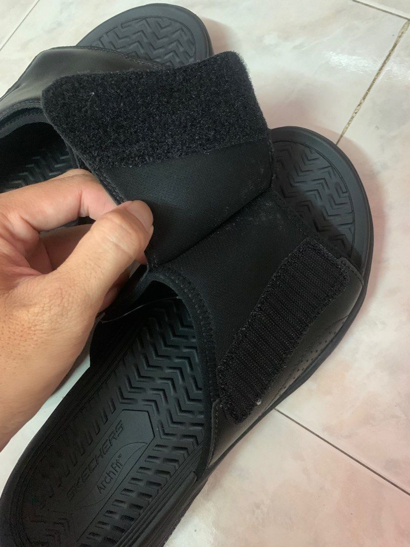Skechers selipar, Men's Fashion, Footwear, Flipflops and Slides on ...
