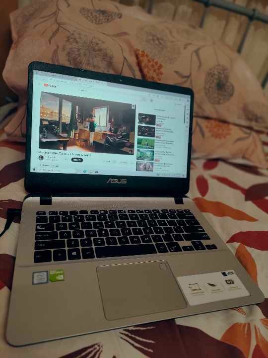 Smooth Asus Core i3 7thGen with Nvidia Graphics with 128GB SSD drive na 14inch Sonic Master ...