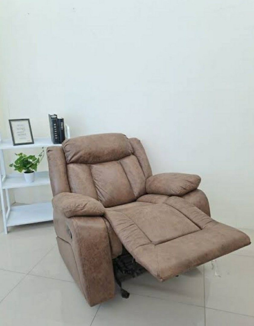 Sofa Recliner Goyang, Perabotan Rumah di Carousell
