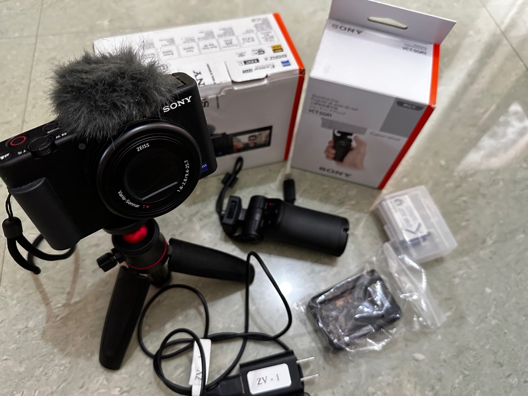 Sony ZV1 Vlogging Camera Kit, Photography, Cameras on Carousell