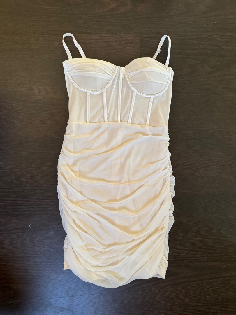 Tight fitting dress / Form fitting / Sexy, Women's Fashion, Dresses ...