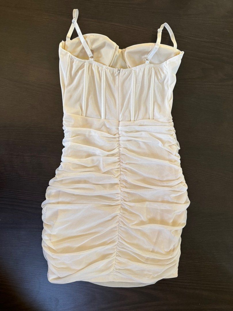 Tight fitting dress / Form fitting / Sexy, Women's Fashion, Dresses ...