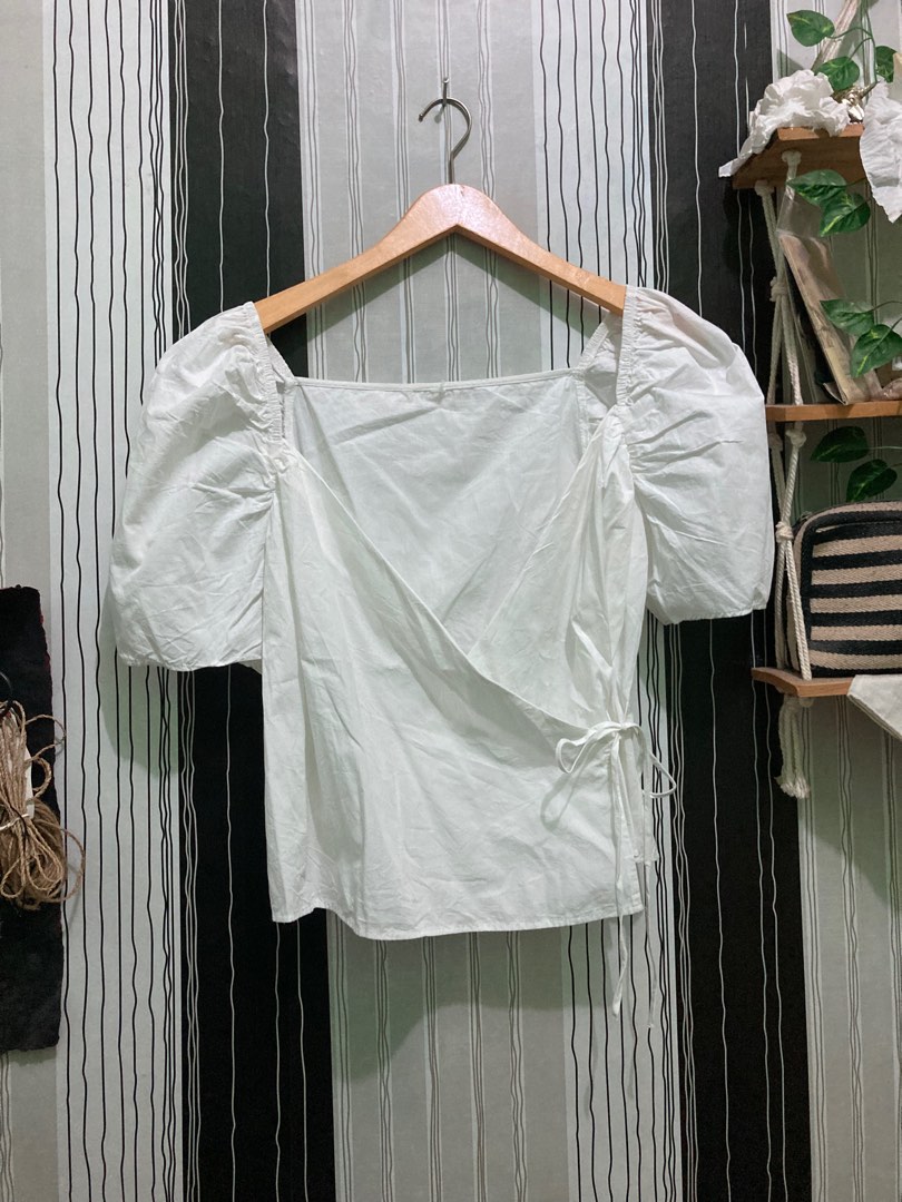 Crop Wrap blouse putih Korean look lengan puff ngebalon White wrap ...