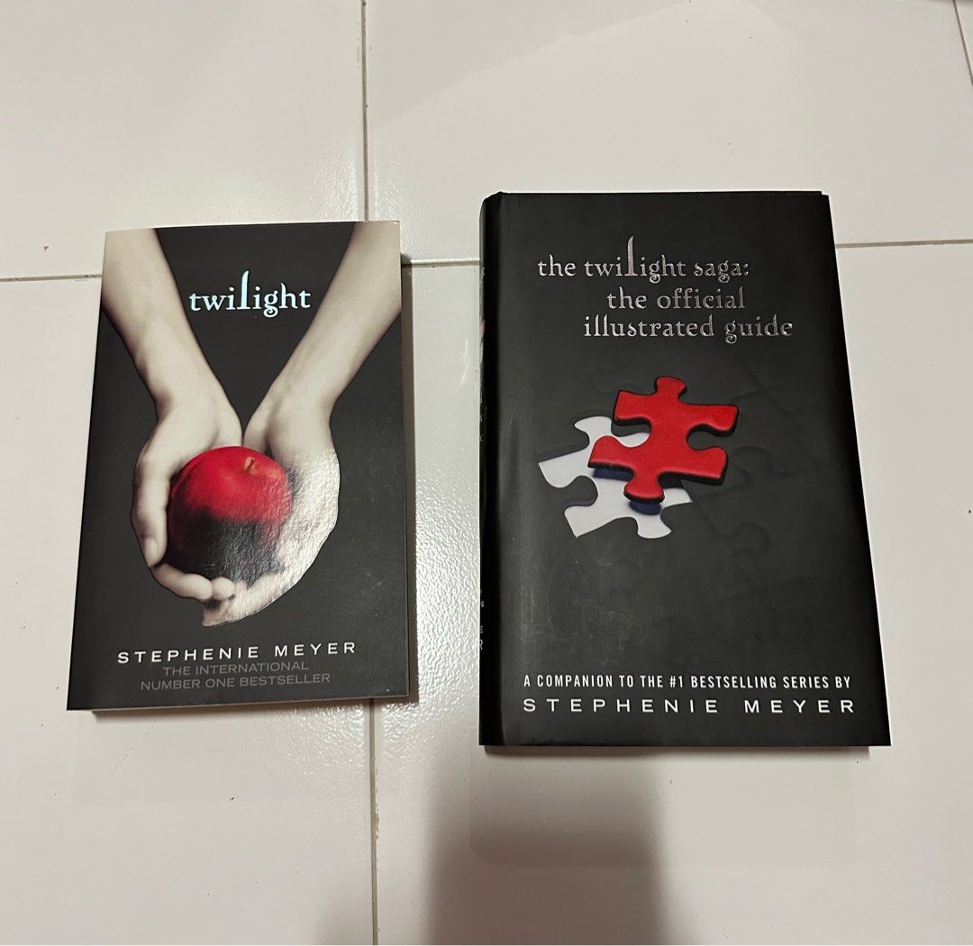 [BRAND NEW] Twilight: The official Illustrated Guide & Twilight ...