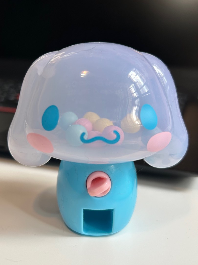 cinnamoroll 扭蛋機, 興趣及遊戲, 玩具 & 遊戲類 - Carousell