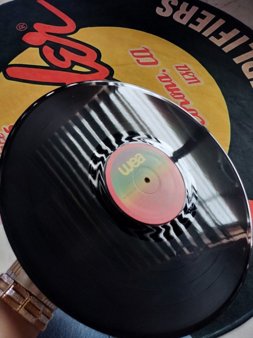 Dharma Harun Piring Hitam LP Record, Hobbies & Toys, Music & Media ...