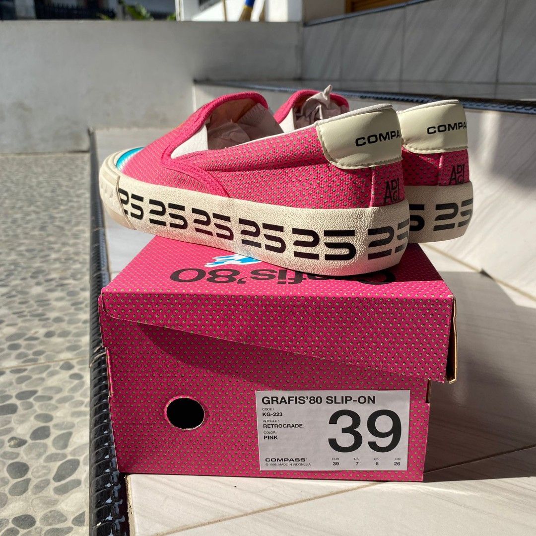 Sepatu Compass Slip on X ADGI Grafis 80 pink, Fesyen Pria, Sepatu ...