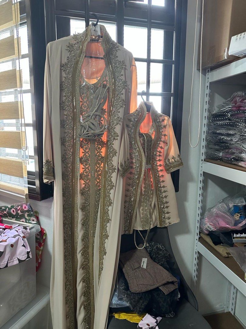 Turkey abayas for raya, Women's Fashion, Muslimah Fashion, Kaftans ...