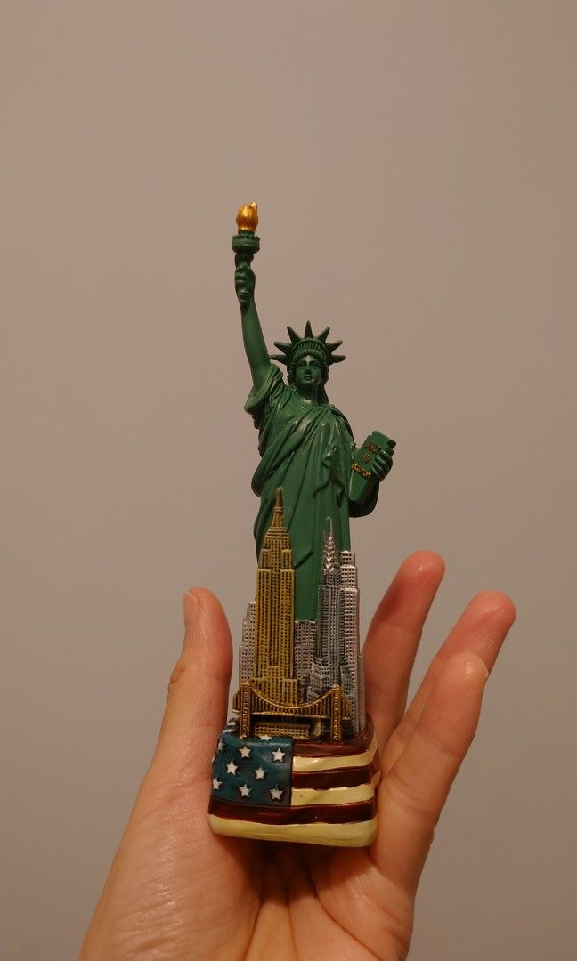 (100%全新)6" Statue of Liberty Figure (自由神像) w.Flag Base and New York ...