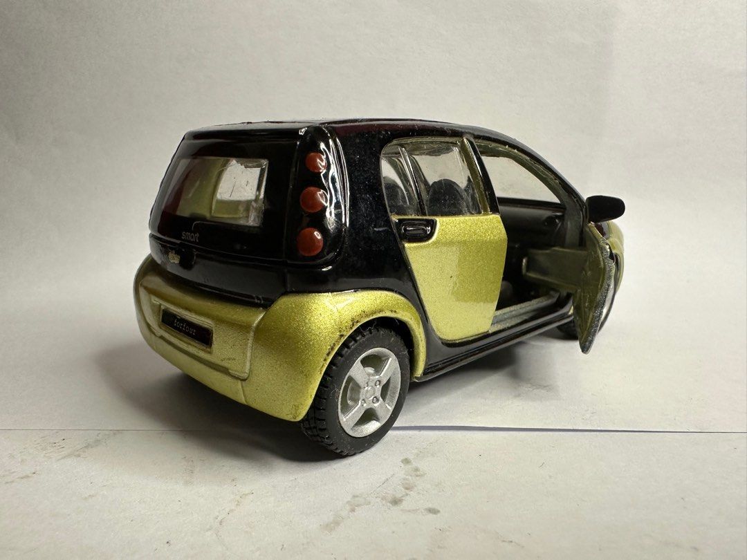 1/32 Maisto Smart Fortwo, Hobbies & Toys, Toys & Games on Carousell
