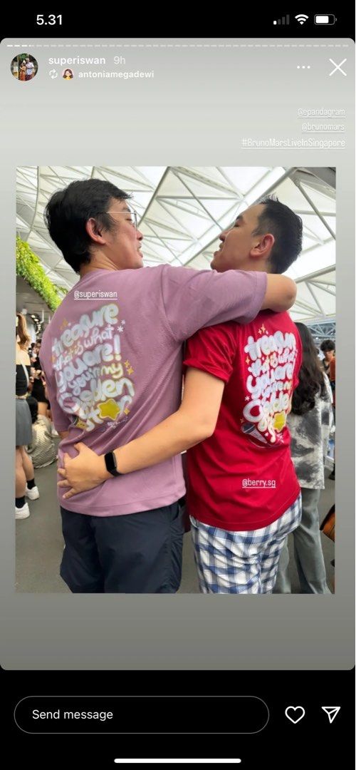 Bruno Mars Merchandise, Musik & Media, Aksesoris di Carousell