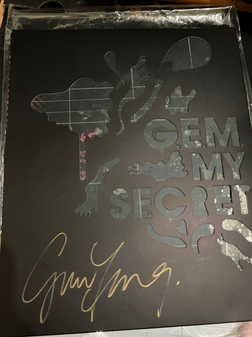 G.E.M. GEM 鄧紫棋 全新 只拆開簽名 雙簽 MySecret 限量特別版 專輯, 興趣及遊戲, 音樂、樂器 & 配件, 音樂與媒體 - CD 及 DVD - Carousell