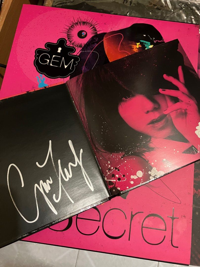 G.E.M. GEM 鄧紫棋 全新 只拆開簽名 雙簽 MySecret 限量特別版 專輯, 興趣及遊戲, 音樂、樂器 & 配件, 音樂與媒體 - CD 及 DVD - Carousell