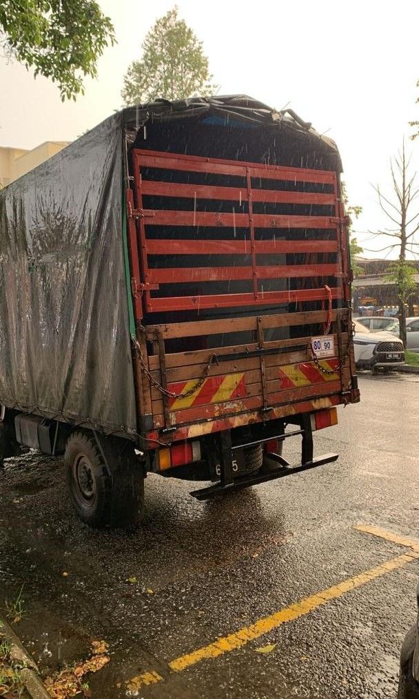 Lorry delivery service rent lorry pengantaran lori sewa logistic ...