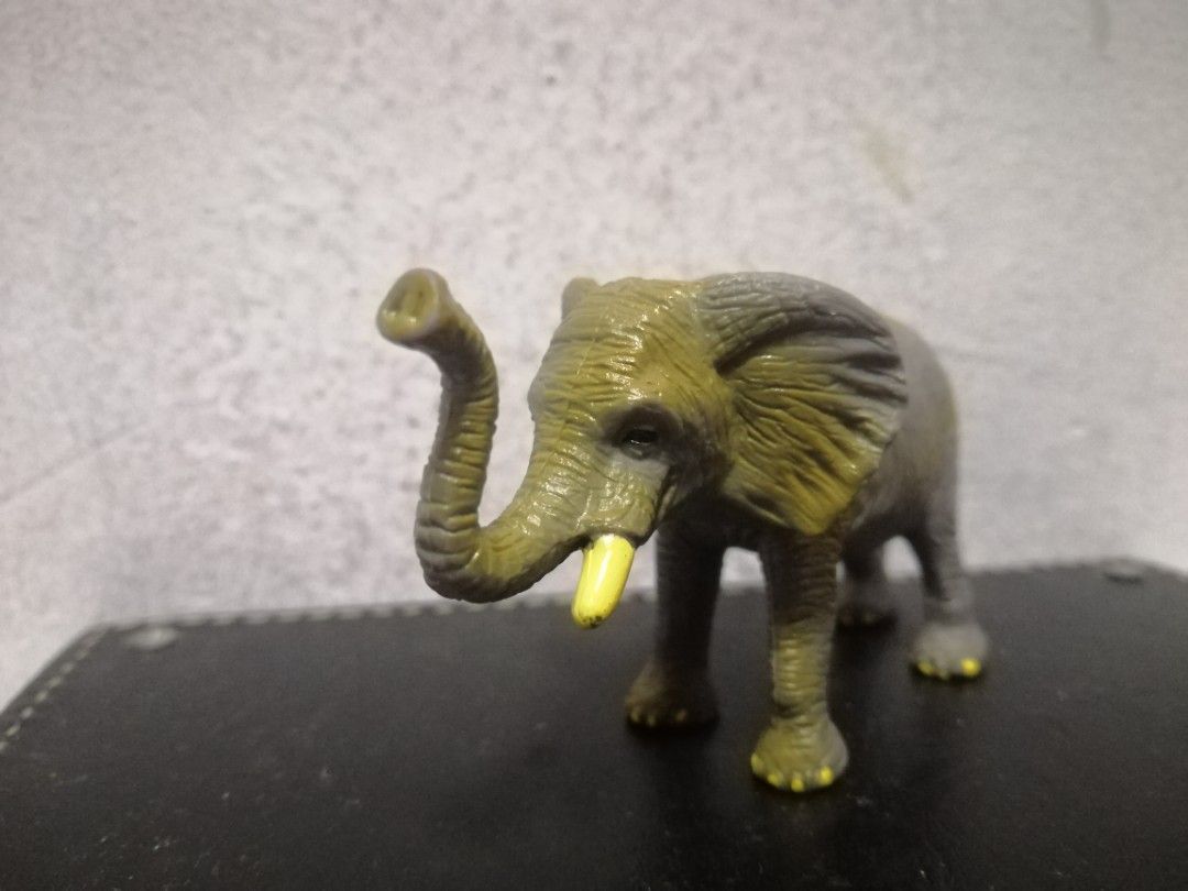 Vintage Plastic Elephant, Hobbies & Toys, Collectibles & Memorabilia ...