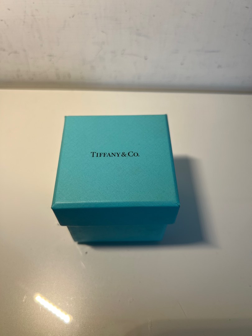 全新 Tiffany & Co.包裝外盒, 家具及居家用品, 居家改善及收納用品, 居家改善及收納用品在旋轉拍賣