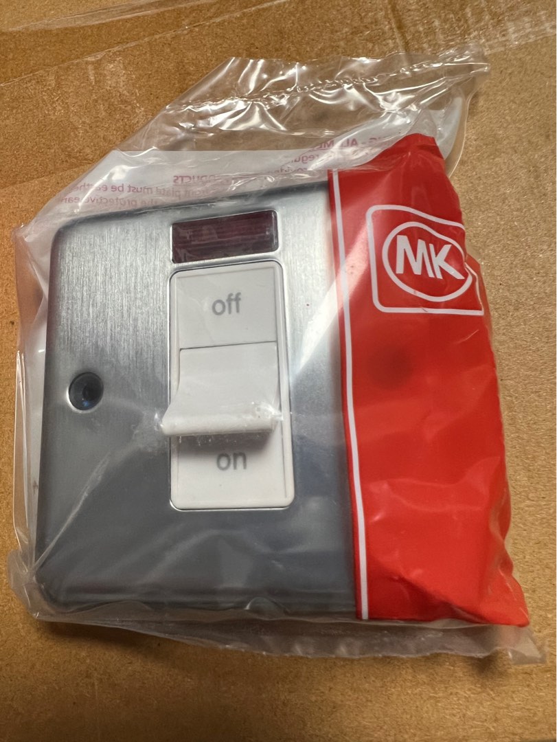 MK K5106 MCO 32A 有燈曲架 不銹鋼面, 家庭電器, 轉插器及插頭 - Carousell