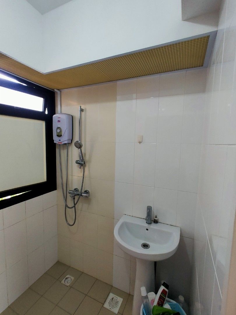 Next to Khatib MRT Master bedroom for rent 813a Yishun Ring Road Khatib Court, Property, Rentals ...