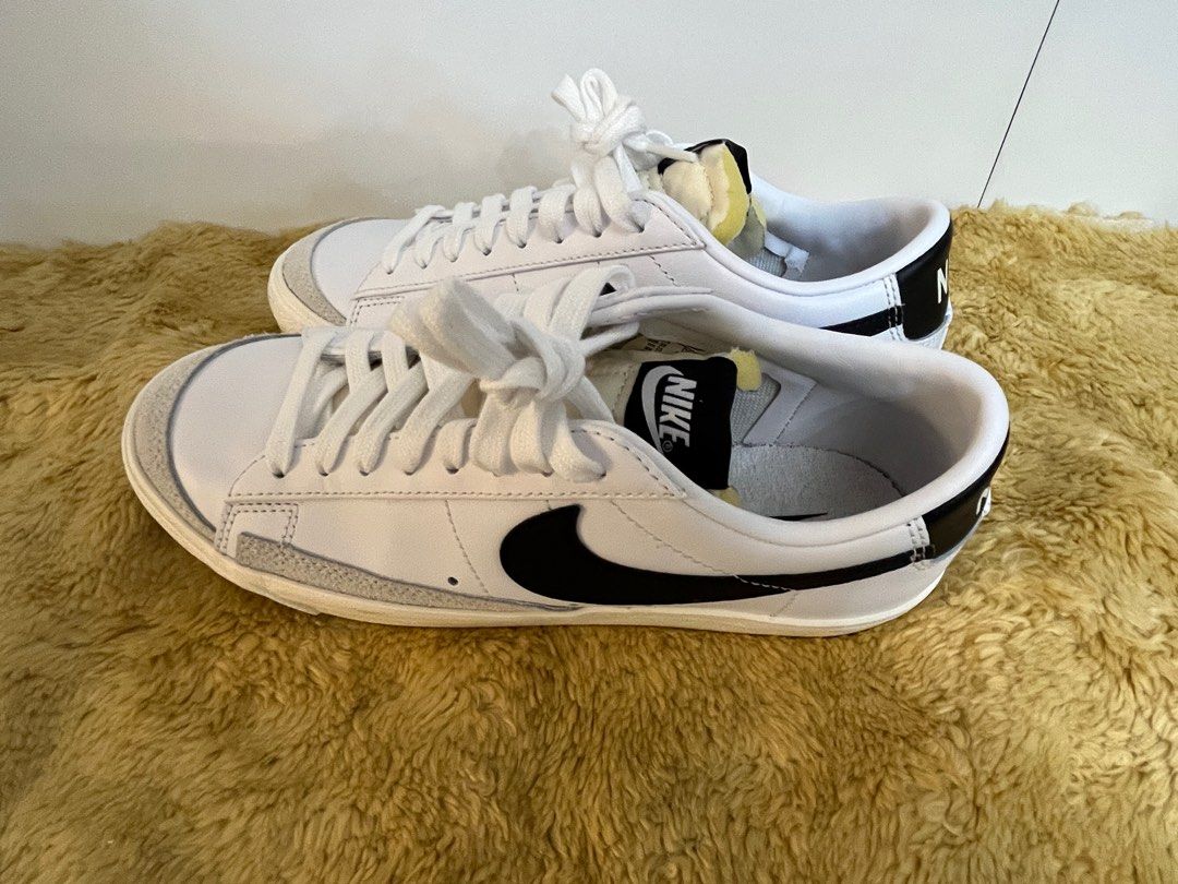 NIKE 耐吉 休閒鞋 運動鞋 COURT VISION/BLAZER系列, 她的時尚, 鞋類, 平底鞋、休閒鞋在旋轉拍賣