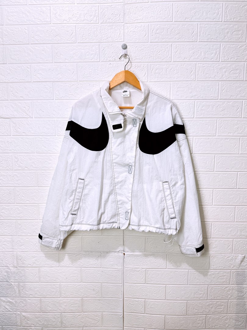 Nike Swoosh ripple woven windbreaker jacket, Women's Fashion, Coats ...