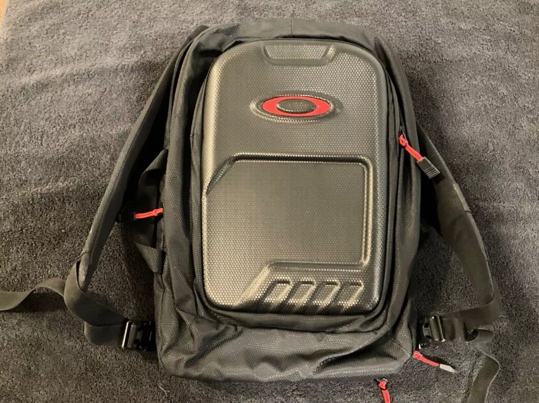 OAKLEY Motion Tech Backpack, Men's Fashion, Bags, Backpacks on Carousell
