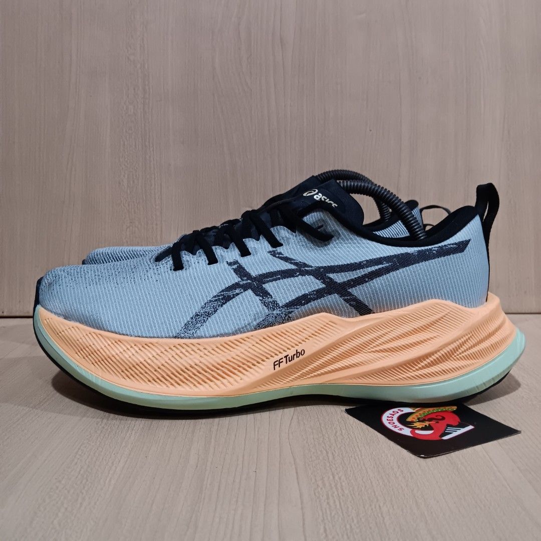Asics superblast, Fesyen Pria, Sepatu , Sneakers di Carousell