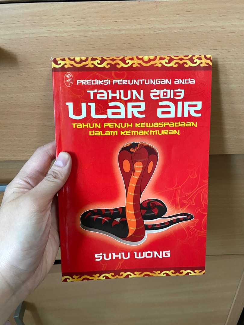 Buku - Tahun 2013 Ular Air, Buku & Alat Tulis, Buku di Carousell