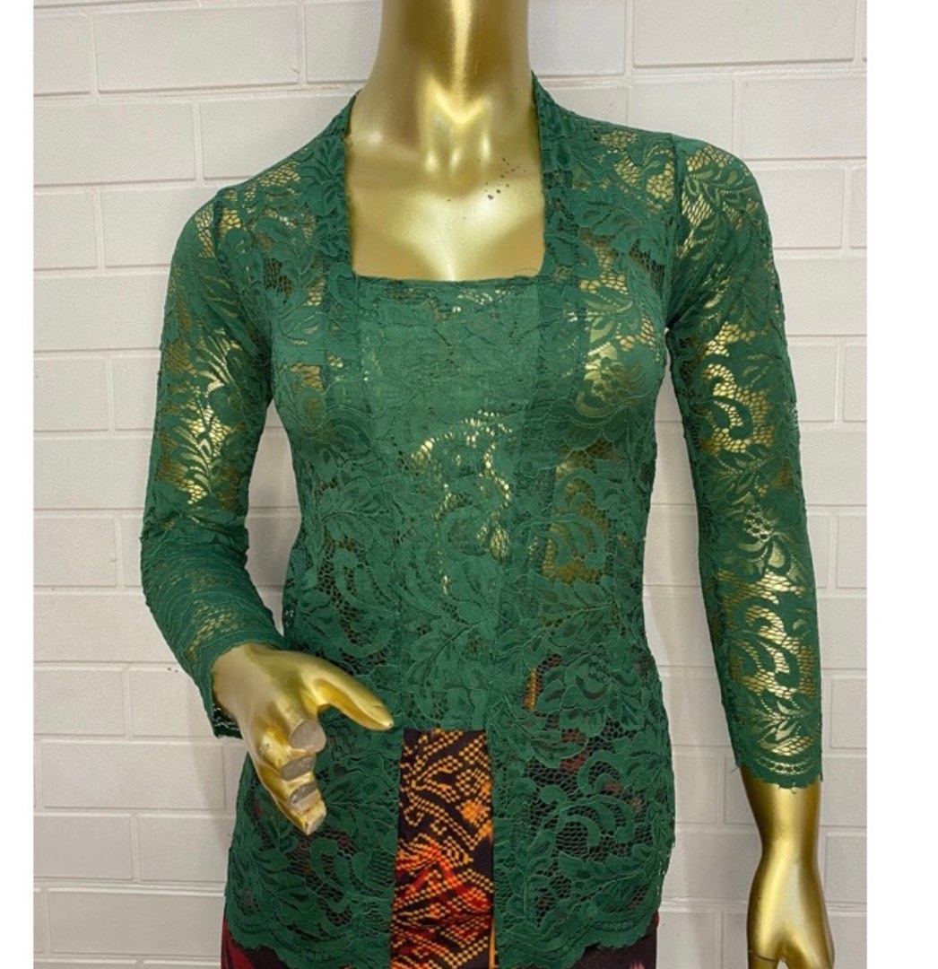 Emerald green lace kebaya top, Women's Fashion, Muslimah Fashion, Baju ...