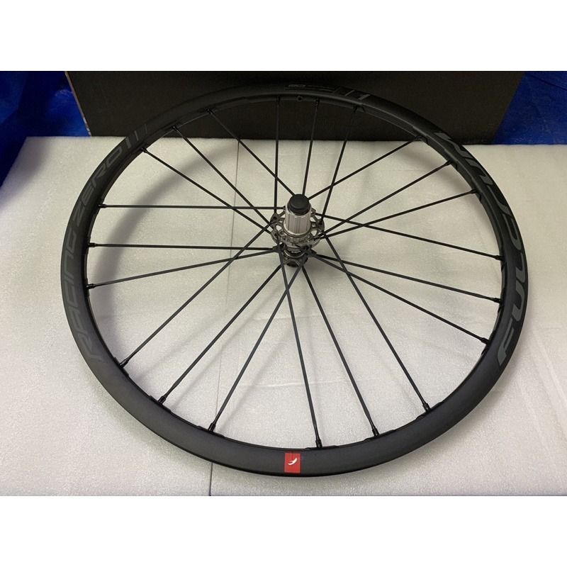 Fulcrum Racing Zero Disc DB 跑零 中央鎖入式 無內胎 C or S 系統則ㄧ, 體育器材, 自行車及配件, 單車在旋轉拍賣