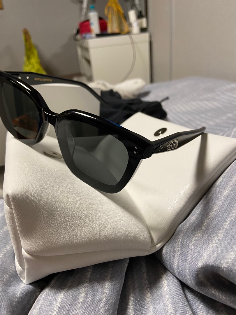 全新Gentle monster tote 01, 他的時尚, 手錶及配件, 墨鏡、眼鏡在旋轉拍賣